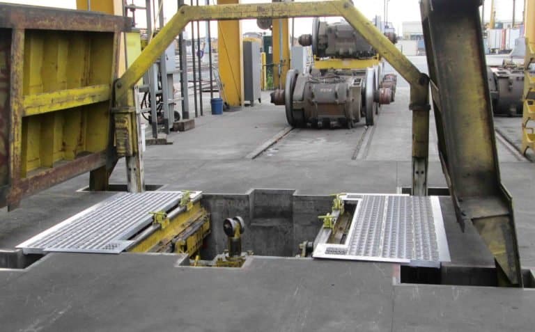 Locomotive Work Platforms